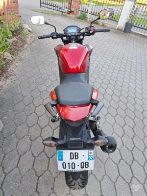 Red Honda CB 2013 in Pasvalys, with an engine capacity of 0.50 L and mileage of 17 thousand km for 2950 €, photo 8 on AUTOMOTO.COM.LV