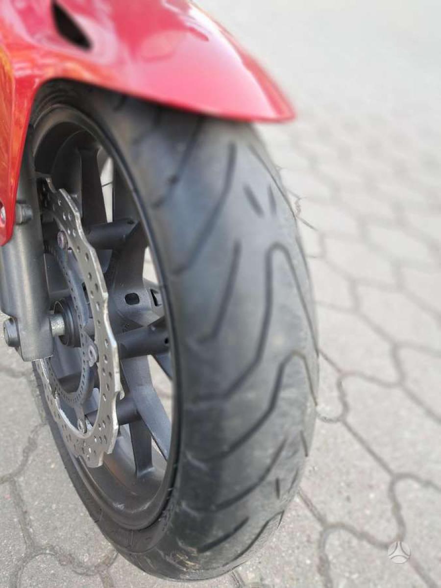 Red Honda CB 2013 in Pasvalys, with an engine capacity of 0.50 L and mileage of 17 thousand km for 2950 €, photo 13 on AUTOMOTO.COM.LV