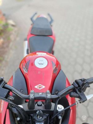 Red Honda CB 2013 in Pasvalys, with an engine capacity of 0.50 L and mileage of 17 thousand km for 2950 €, photo 16 on AUTOMOTO.COM.LV
