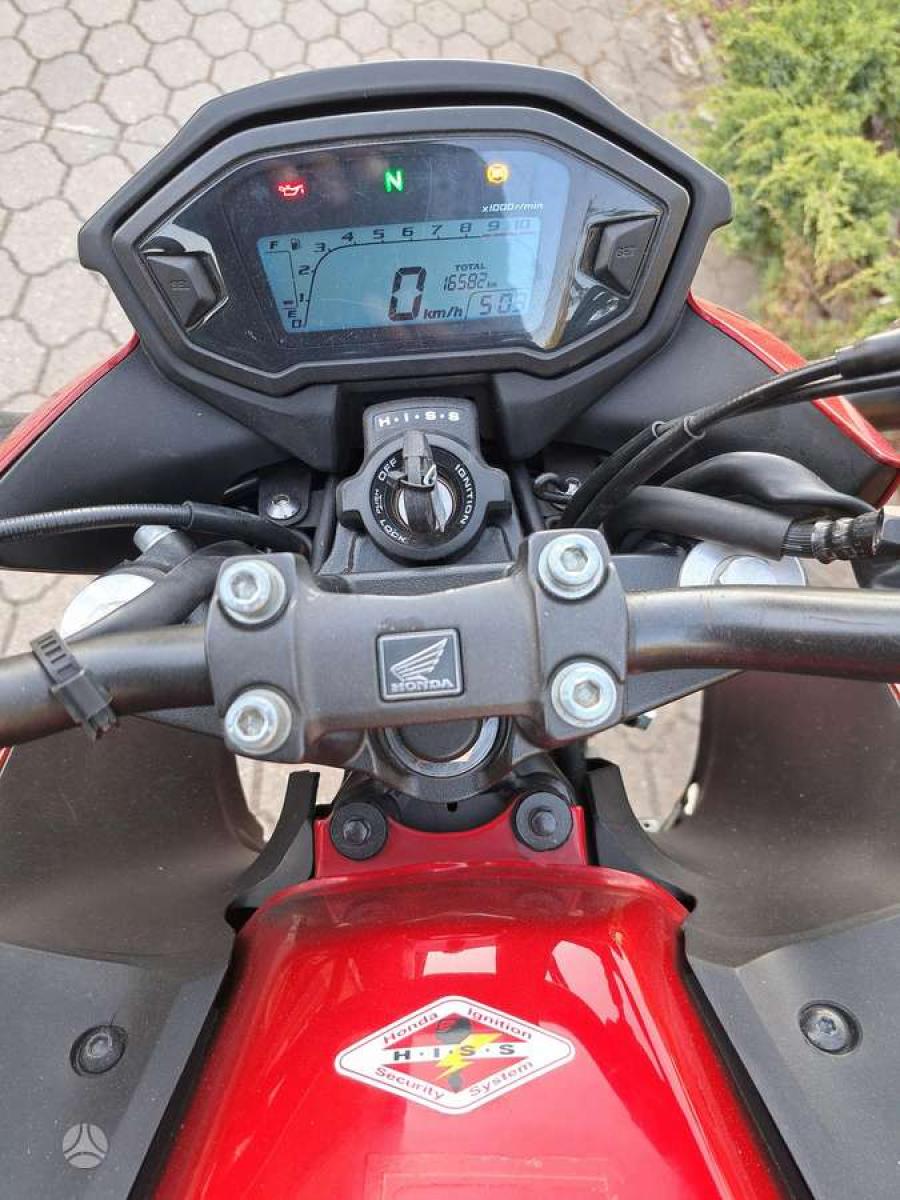 Red Honda CB 2013 in Pasvalys, with an engine capacity of 0.50 L and mileage of 17 thousand km for 2950 €, photo 17 on AUTOMOTO.COM.LV
