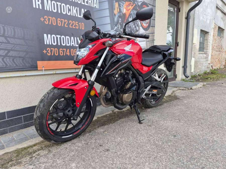 Red Honda CB 2017 in Panevezys, with an engine capacity of 0.50 L and mileage of 34 thousand km for 3350 €, photo 3 on AUTOMOTO.COM.LV