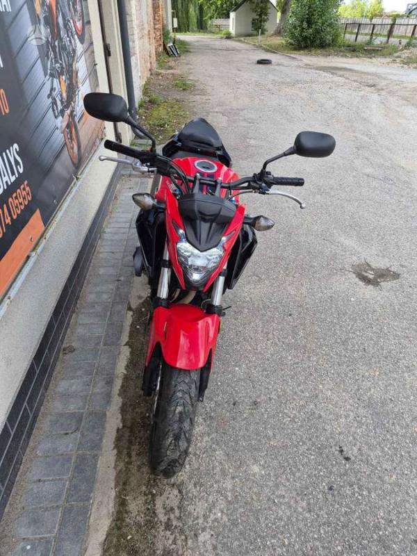 Red Honda CB 2017 in Panevezys, with an engine capacity of 0.50 L and mileage of 34 thousand km for 3350 €, photo 6 on AUTOMOTO.COM.LV