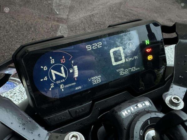 Red Honda CB 2019 in Vilnius, with an engine capacity of 0.47 L and mileage of 16 thousand km for 4850 €, photo 7 on AUTOMOTO.COM.LV