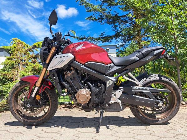 Red Honda CB 2021 in Pasvalys, with an engine capacity of 0.65 L and mileage of 5 thousand km for 5600 €, photo 3 on AUTOMOTO.COM.LV
