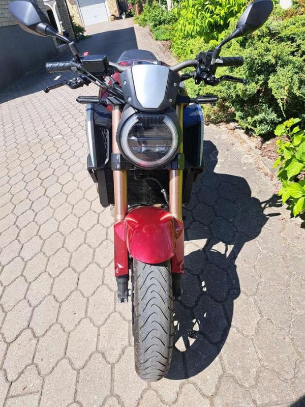 Red Honda CB 2021 in Pasvalys, with an engine capacity of 0.65 L and mileage of 5 thousand km for 5600 €, photo 5 on AUTOMOTO.COM.LV