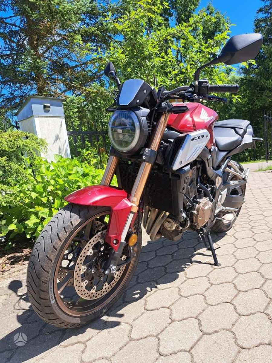 Red Honda CB 2021 in Pasvalys, with an engine capacity of 0.65 L and mileage of 5 thousand km for 5600 €, photo 6 on AUTOMOTO.COM.LV