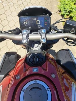 Red Honda CB 2021 in Pasvalys, with an engine capacity of 0.65 L and mileage of 5 thousand km for 5600 €, photo 16 on AUTOMOTO.COM.LV