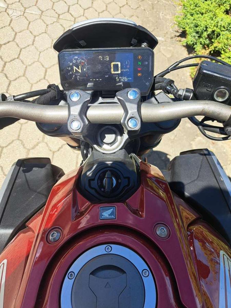 Red Honda CB 2021 in Pasvalys, with an engine capacity of 0.65 L and mileage of 5 thousand km for 5600 €, photo 16 on AUTOMOTO.COM.LV