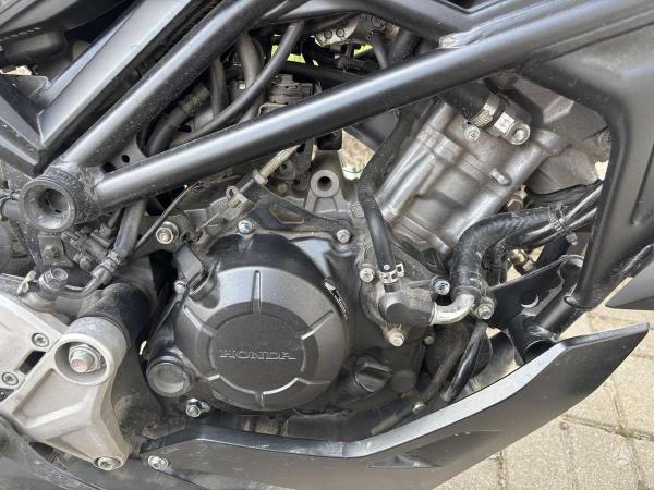 Sarkans Honda CB 2021 Šauļi, ar dzinēja tilpumu 0.13 L un nobraukumu 4 tūkst. km par 3500 €, foto 4 vietnē AUTOMOTO.COM.LV