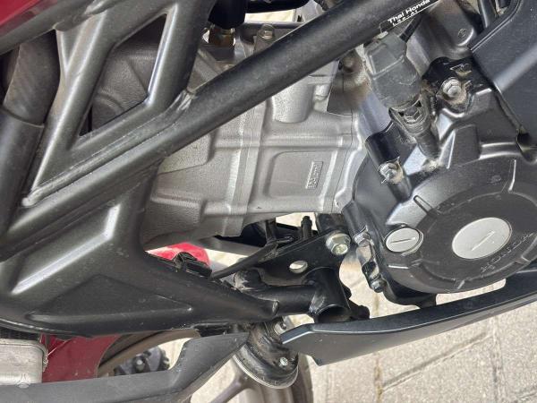 Sarkans Honda CB 2021 Šauļi, ar dzinēja tilpumu 0.13 L un nobraukumu 4 tūkst. km par 3500 €, foto 6 vietnē AUTOMOTO.COM.LV