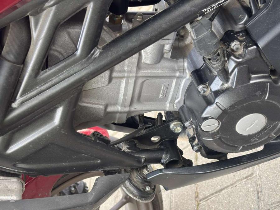 Sarkans Honda CB 2021 Šauļi, ar dzinēja tilpumu 0.13 L un nobraukumu 4 tūkst. km par 3500 €, foto 6 vietnē AUTOMOTO.COM.LV
