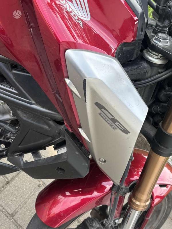 Sarkans Honda CB 2021 Šauļi, ar dzinēja tilpumu 0.13 L un nobraukumu 4 tūkst. km par 3500 €, foto 7 vietnē AUTOMOTO.COM.LV