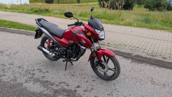Red Honda CB 2023 in Vilnius, with an engine capacity of 0.13 L and mileage of 1 thousand km for 2600 €, photo 1 on AUTOMOTO.COM.LV