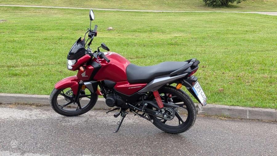Red Honda CB 2023 in Vilnius, with an engine capacity of 0.13 L and mileage of 1 thousand km for 2600 €, photo 3 on AUTOMOTO.COM.LV