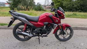 Red Honda CB 2023 in Vilnius, with an engine capacity of 0.13 L and mileage of 1 thousand km for 2600 €, photo 6 on AUTOMOTO.COM.LV