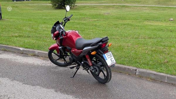 Red Honda CB 2023 in Vilnius, with an engine capacity of 0.13 L and mileage of 1 thousand km for 2600 €, photo 6 on AUTOMOTO.COM.LV