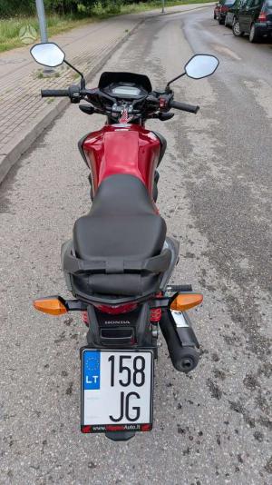 Red Honda CB 2023 in Vilnius, with an engine capacity of 0.13 L and mileage of 1 thousand km for 2600 €, photo 8 on AUTOMOTO.COM.LV