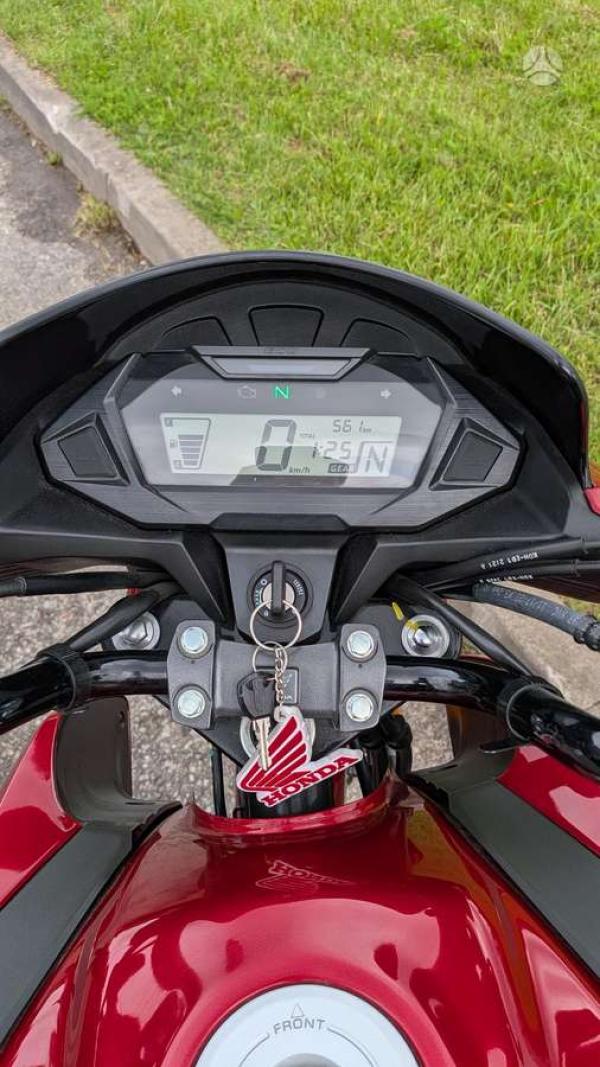 Red Honda CB 2023 in Vilnius, with an engine capacity of 0.13 L and mileage of 1 thousand km for 2600 €, photo 8 on AUTOMOTO.COM.LV