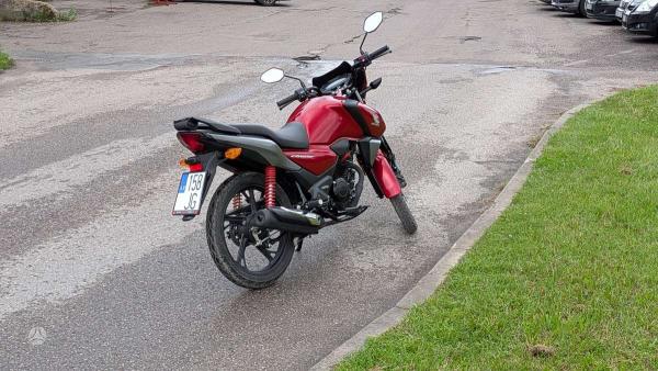Red Honda CB 2023 in Vilnius, with an engine capacity of 0.13 L and mileage of 1 thousand km for 2600 €, photo 9 on AUTOMOTO.COM.LV