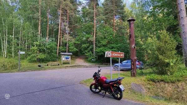 Red Honda CB 2024 in Svencionys, with an engine capacity of 0.13 L and mileage of 1 thousand km for 2500 €, photo 4 on AUTOMOTO.COM.LV