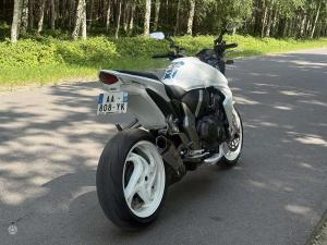 White Honda CB 2009 in Silute, with an engine capacity of 0.90 L and mileage of 20 thousand km for 4200 €, photo 6 on AUTOMOTO.COM.LV