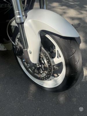 White Honda CB 2009 in Silute, with an engine capacity of 0.90 L and mileage of 20 thousand km for 4200 €, photo 9 on AUTOMOTO.COM.LV