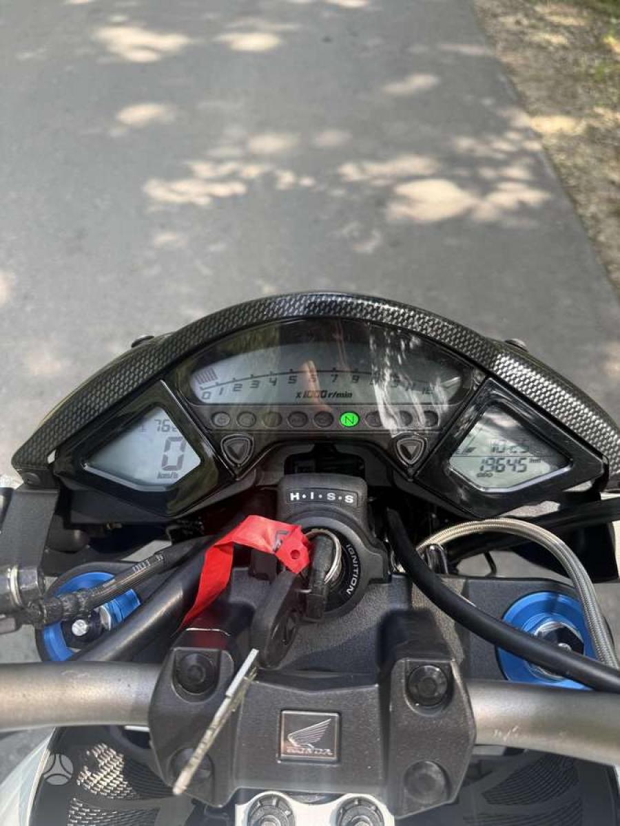White Honda CB 2009 in Silute, with an engine capacity of 0.90 L and mileage of 20 thousand km for 4200 €, photo 14 on AUTOMOTO.COM.LV