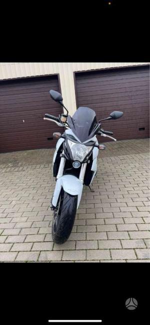 Balts Honda CB 2010 Trakai, ar dzinēja tilpumu 1.00 L un nobraukumu 43 tūkst. km par 4000 €, foto 2 vietnē AUTOMOTO.COM.LV