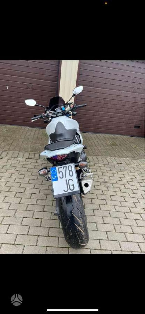 Balts Honda CB 2010 Trakai, ar dzinēja tilpumu 1.00 L un nobraukumu 43 tūkst. km par 4000 €, foto 4 vietnē AUTOMOTO.COM.LV