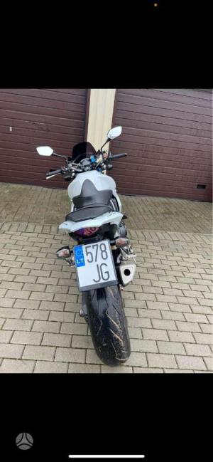 Balts Honda CB 2010 Trakai, ar dzinēja tilpumu 1.00 L un nobraukumu 43 tūkst. km par 4000 €, foto 4 vietnē AUTOMOTO.COM.LV
