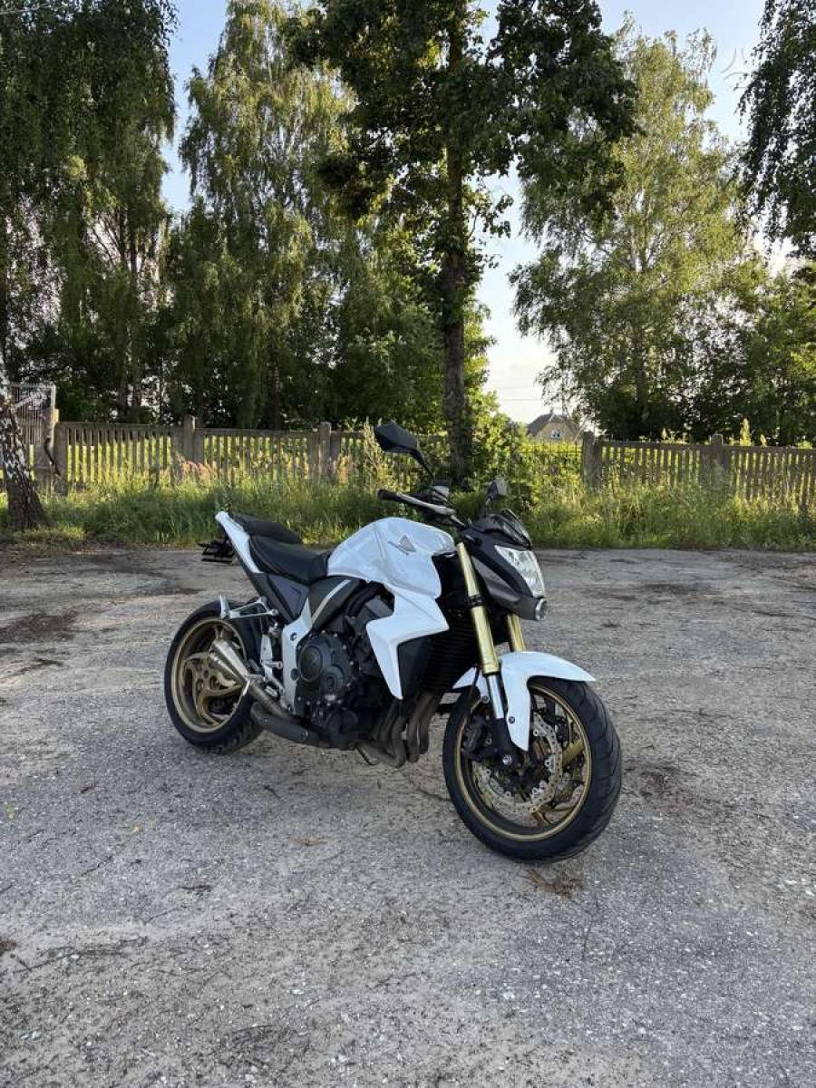 Balts Honda CB 2013 Kuršėnai, ar dzinēja tilpumu 1.00 L un nobraukumu 27 tūkst. km par 3700 €, foto 1 vietnē AUTOMOTO.COM.LV