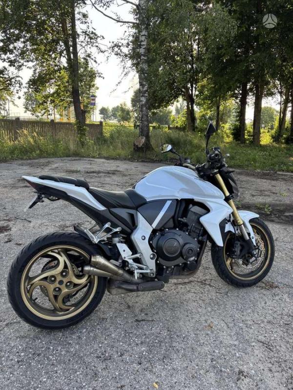 Balts Honda CB 2013 Kuršėnai, ar dzinēja tilpumu 1.00 L un nobraukumu 27 tūkst. km par 3700 €, foto 2 vietnē AUTOMOTO.COM.LV