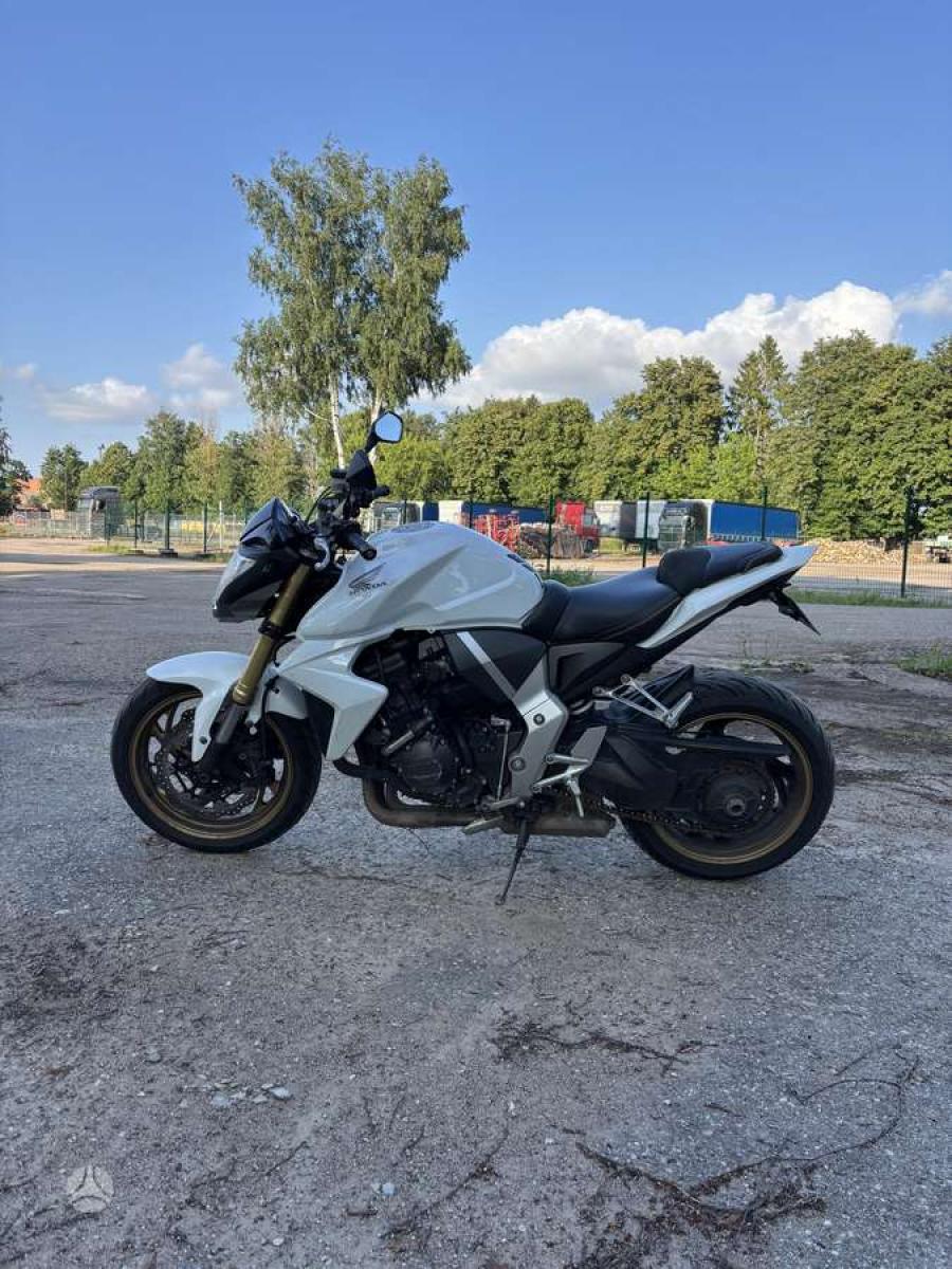 Balts Honda CB 2013 Kuršėnai, ar dzinēja tilpumu 1.00 L un nobraukumu 27 tūkst. km par 3700 €, foto 4 vietnē AUTOMOTO.COM.LV