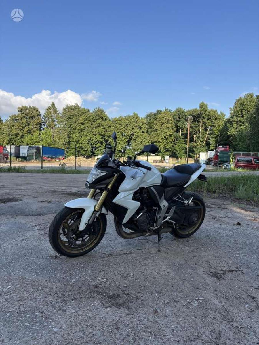 Balts Honda CB 2013 Kuršėnai, ar dzinēja tilpumu 1.00 L un nobraukumu 27 tūkst. km par 3700 €, foto 5 vietnē AUTOMOTO.COM.LV