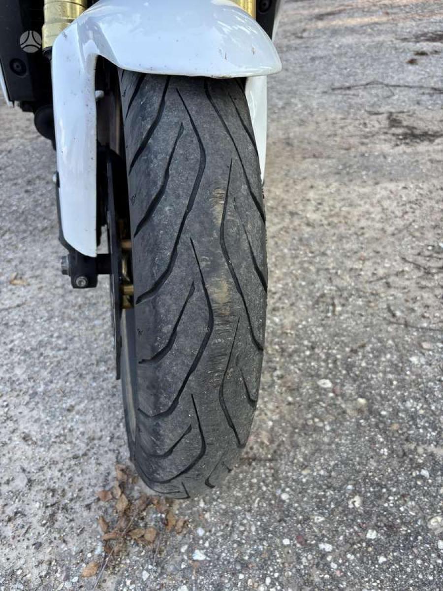 Balts Honda CB 2013 Kuršėnai, ar dzinēja tilpumu 1.00 L un nobraukumu 27 tūkst. km par 3700 €, foto 8 vietnē AUTOMOTO.COM.LV