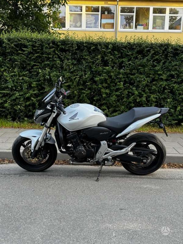 White Honda CB 2013 in Vilnius, with an engine capacity of 0.60 L and mileage of 48 thousand km for 3800 €, photo 2 on AUTOMOTO.COM.LV