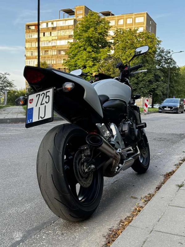 White Honda CB 2013 in Vilnius, with an engine capacity of 0.60 L and mileage of 48 thousand km for 3800 €, photo 7 on AUTOMOTO.COM.LV