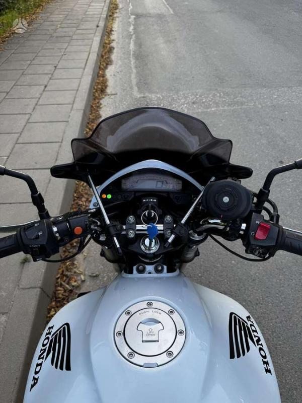 White Honda CB 2013 in Vilnius, with an engine capacity of 0.60 L and mileage of 48 thousand km for 3800 €, photo 8 on AUTOMOTO.COM.LV
