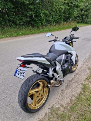 White Honda CB 2013 in Siauliai, with an engine capacity of 1.00 L and mileage of 27 thousand km for 4700 €, photo 5 on AUTOMOTO.COM.LV