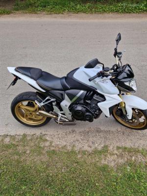 White Honda CB 2013 in Siauliai, with an engine capacity of 1.00 L and mileage of 27 thousand km for 4700 €, photo 6 on AUTOMOTO.COM.LV