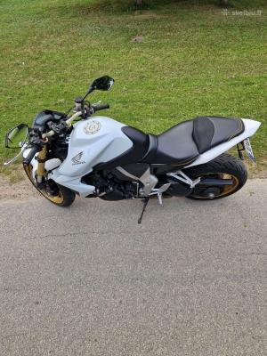 White Honda CB 2013 in Siauliai, with an engine capacity of 1.00 L and mileage of 27 thousand km for 4700 €, photo 7 on AUTOMOTO.COM.LV