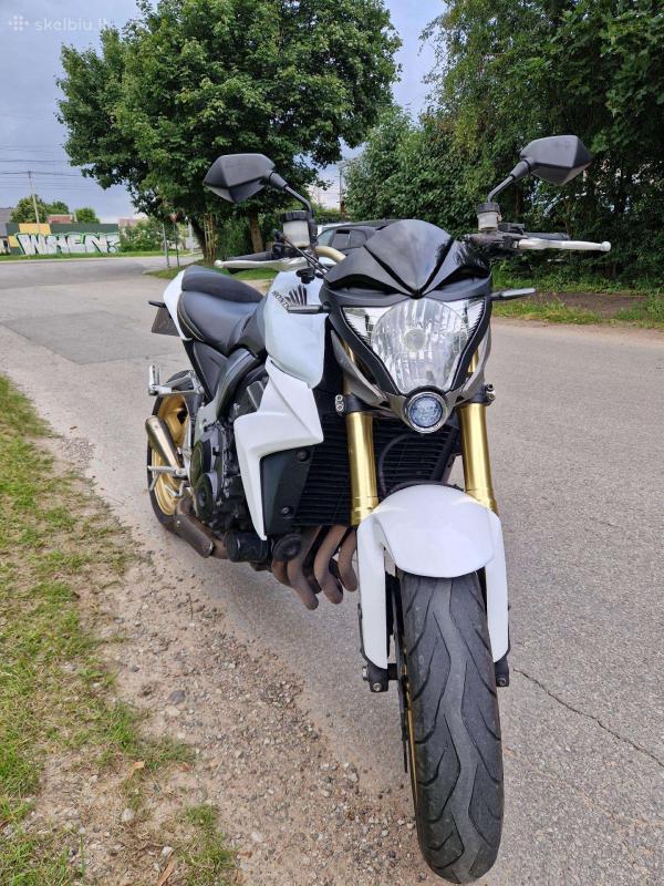 White Honda CB 2013 in Siauliai, with an engine capacity of 1.00 L and mileage of 27 thousand km for 4500 €, photo 2 on AUTOMOTO.COM.LV