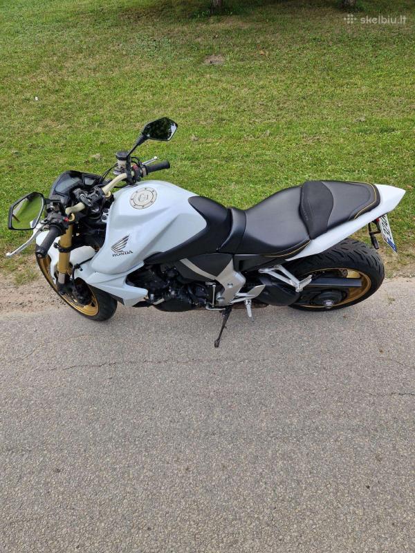 White Honda CB 2013 in Siauliai, with an engine capacity of 1.00 L and mileage of 27 thousand km for 4500 €, photo 6 on AUTOMOTO.COM.LV