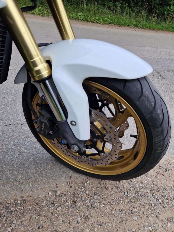 White Honda CB 2013 in Siauliai, with an engine capacity of 1.00 L and mileage of 27 thousand km for 4500 €, photo 8 on AUTOMOTO.COM.LV