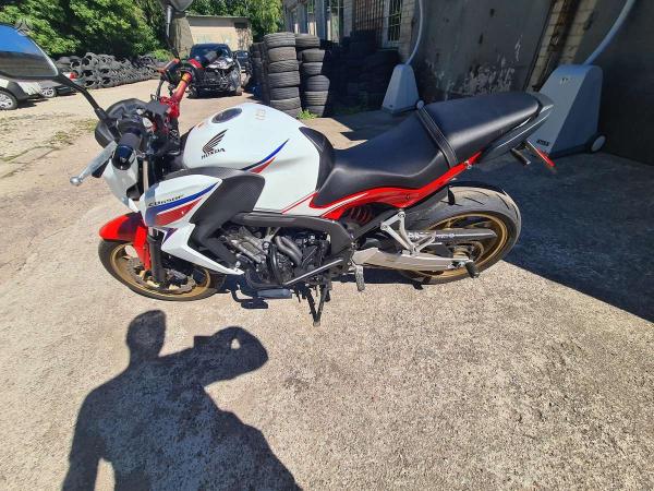 Balts Honda CB 2015 Klaipėda, ar dzinēja tilpumu 0.65 L un nobraukumu 27 tūkst. km par 3900 €, foto 2 vietnē AUTOMOTO.COM.LV