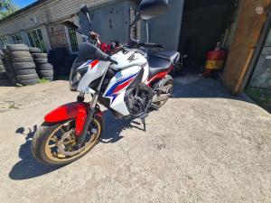 White Honda CB 2015 in Klaipeda, with an engine capacity of 0.65 L and mileage of 27 thousand km for 3900 €, photo 4 on AUTOMOTO.COM.LV