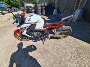 White Honda CB 2015 in Klaipeda, with an engine capacity of 0.65 L and mileage of 27 thousand km for 3900 €, photo 5 on AUTOMOTO.COM.LV