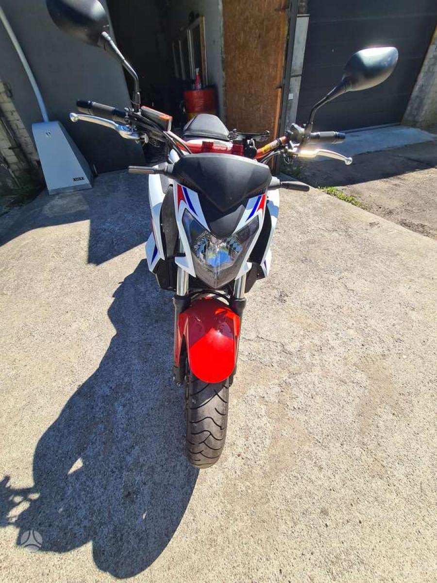 White Honda CB 2015 in Klaipeda, with an engine capacity of 0.65 L and mileage of 27 thousand km for 3900 €, photo 7 on AUTOMOTO.COM.LV