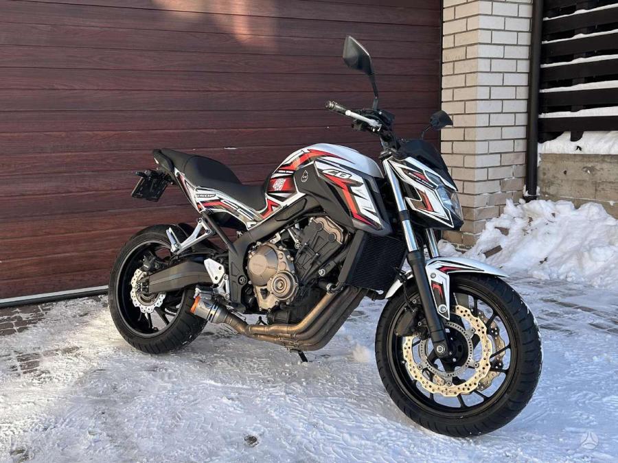 Balts Honda CB 2017 Šauļi, ar dzinēja tilpumu 0.65 L un nobraukumu 18 tūkst. km par 3900 €, foto 1 vietnē AUTOMOTO.COM.LV