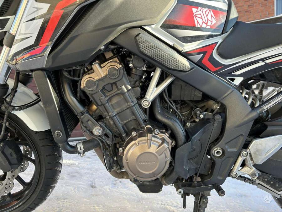 Balts Honda CB 2017 Šauļi, ar dzinēja tilpumu 0.65 L un nobraukumu 18 tūkst. km par 3900 €, foto 10 vietnē AUTOMOTO.COM.LV